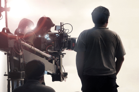 Apa Perbedaan Tugas Executive Producer, Producer, Associate Producer ...